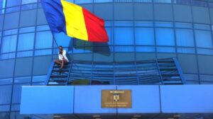 Stegarul dac, Dan Puric și o fostă judecătoare vor Constituție ...