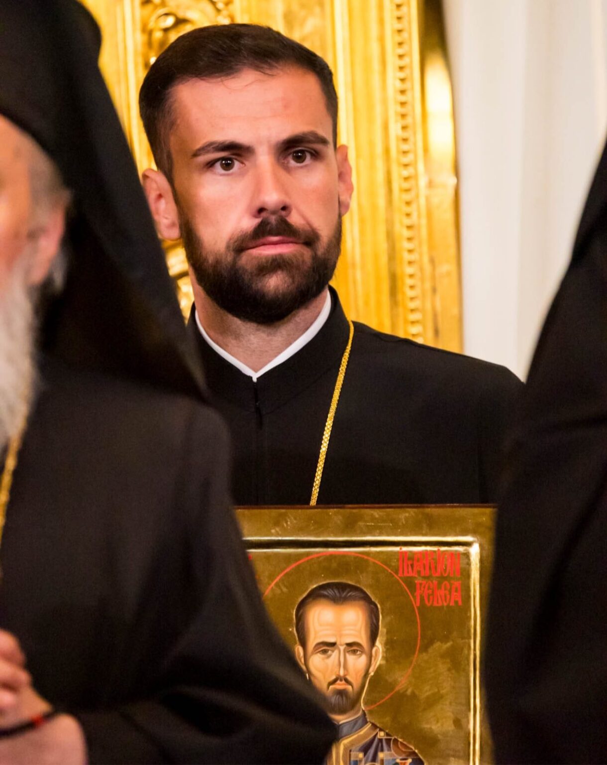 Bogdan Noghiu nu va mai fi preot în Sânnicolau Mic. Presiunea publică a ...