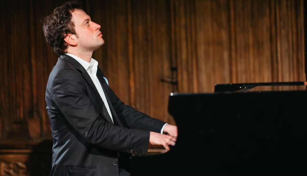 Flautista Joidy Blanco și pianistul Mihai Ritivoiu interpretează Mozart și Lipatti, cu orchestra ...