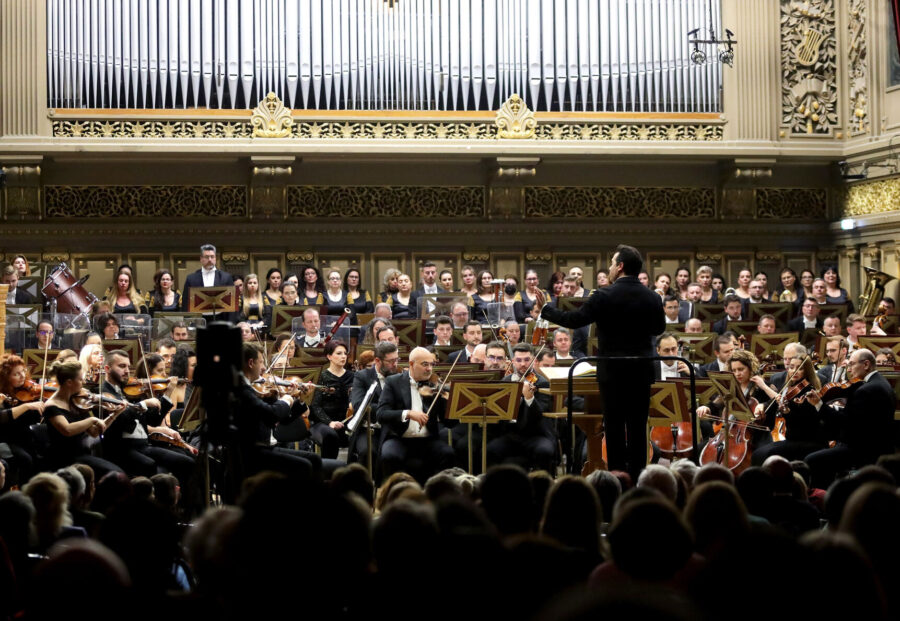 Orchestra Filarmonicii George Enescu anunță numirea lui Robert Treviño ...